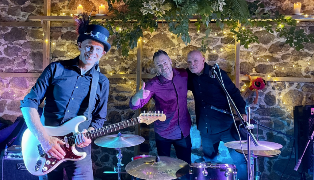 Christmas Live Music Nights on a floating venue!